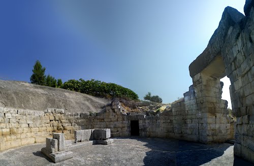 ΙΣΤΟΡΙΑ ΕΛΛΗΝΙΚΗ ΚΑΙ ΠΑΓΚΟΣΜΙΑ : ΟΙ ΘΟΛΩΤΟΙ ΤΑΦΟΙ ΣΤΗΝ ΑΡΧΑΙΑ ΕΛΛΑΔΑ