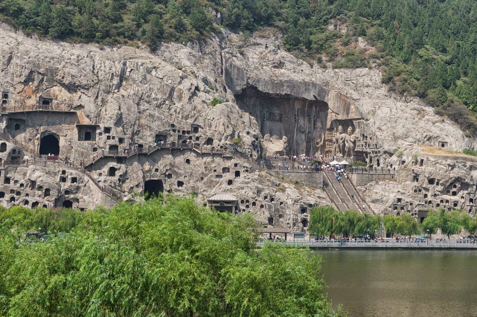 brommel: Longmen Grottoes