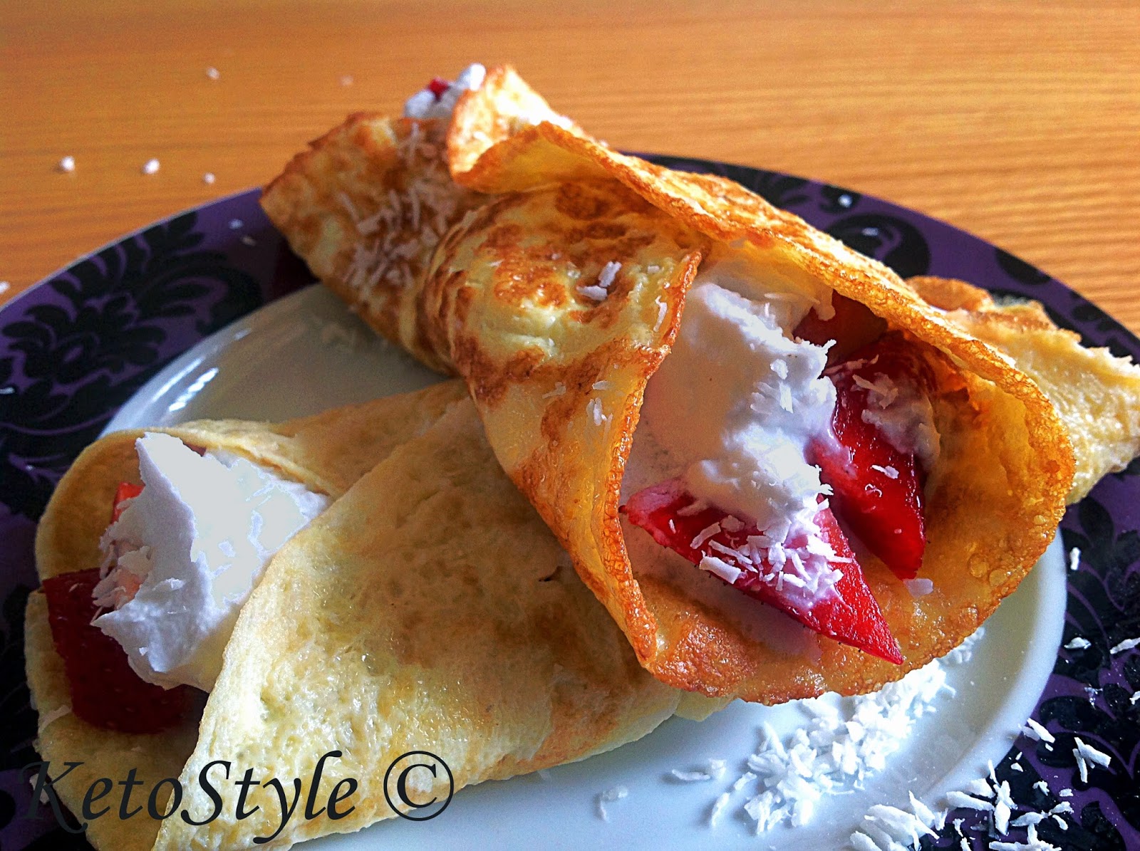 KetoStyle : Coconut Sweet Egg Wraps, with Strawberries