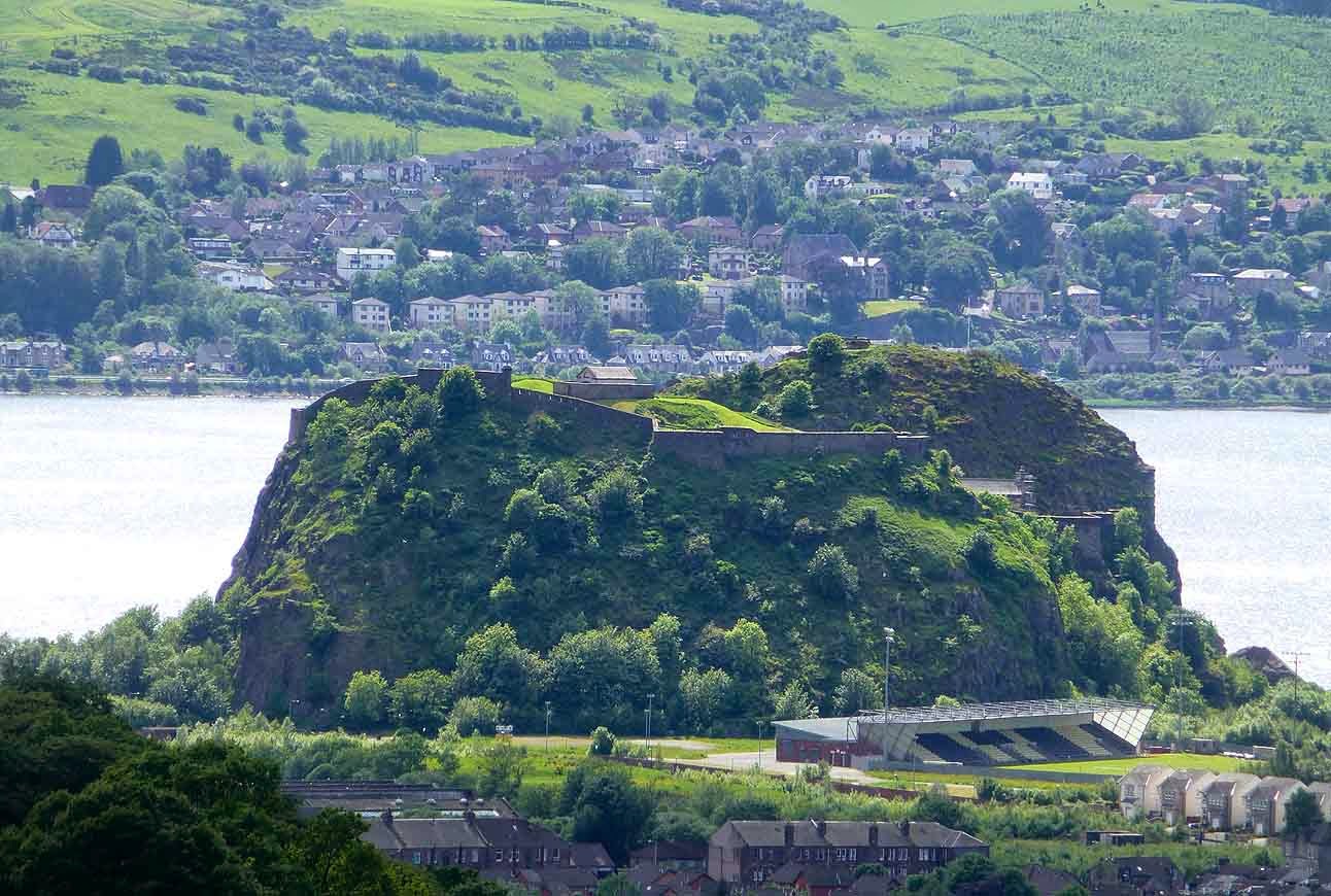 Alex and Bob`s Blue Sky Scotland: Overtoun Estate. Lang Craigs Hanging ...