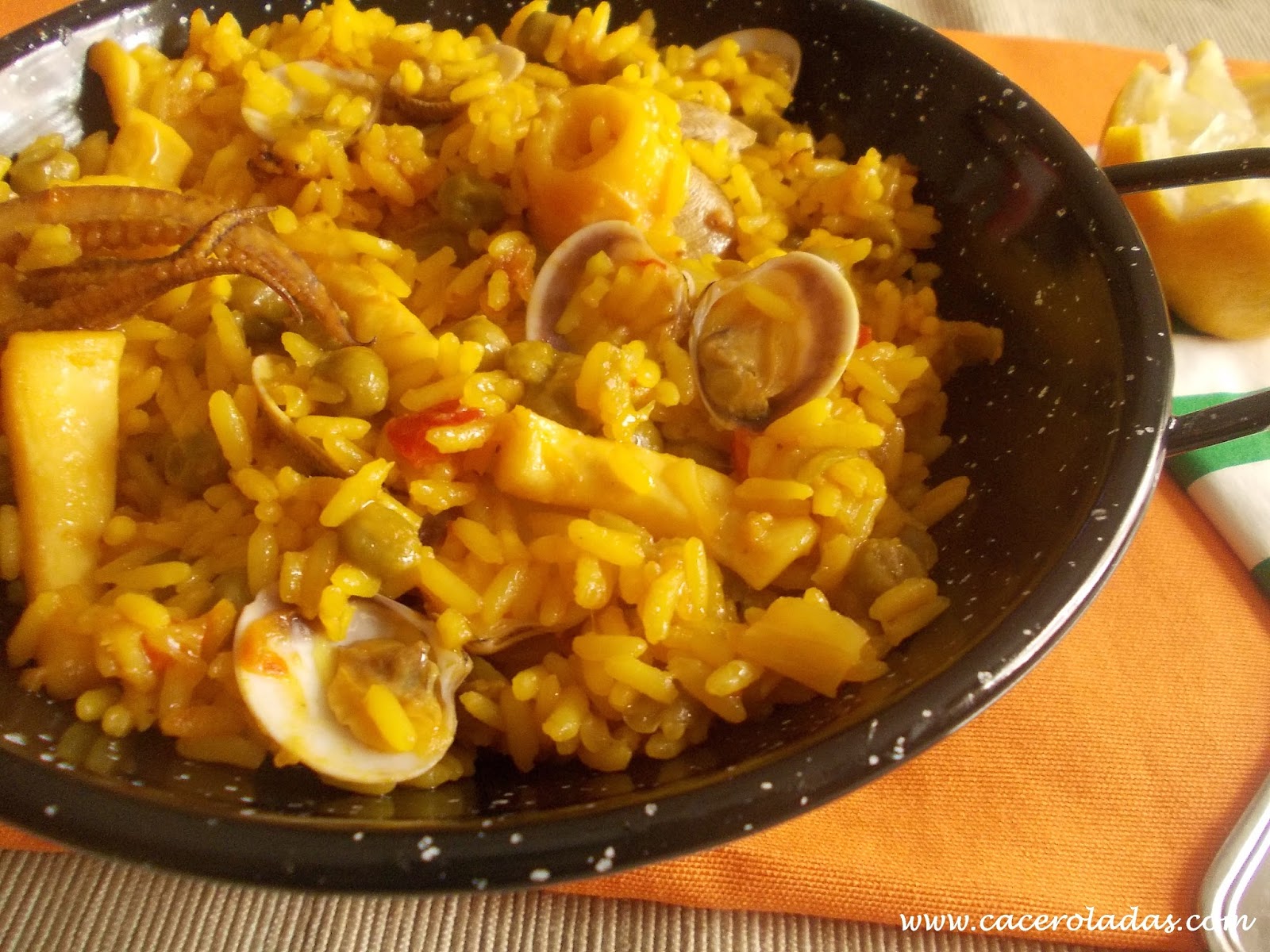 Arroz con calamares y chirlas | Caceroladas