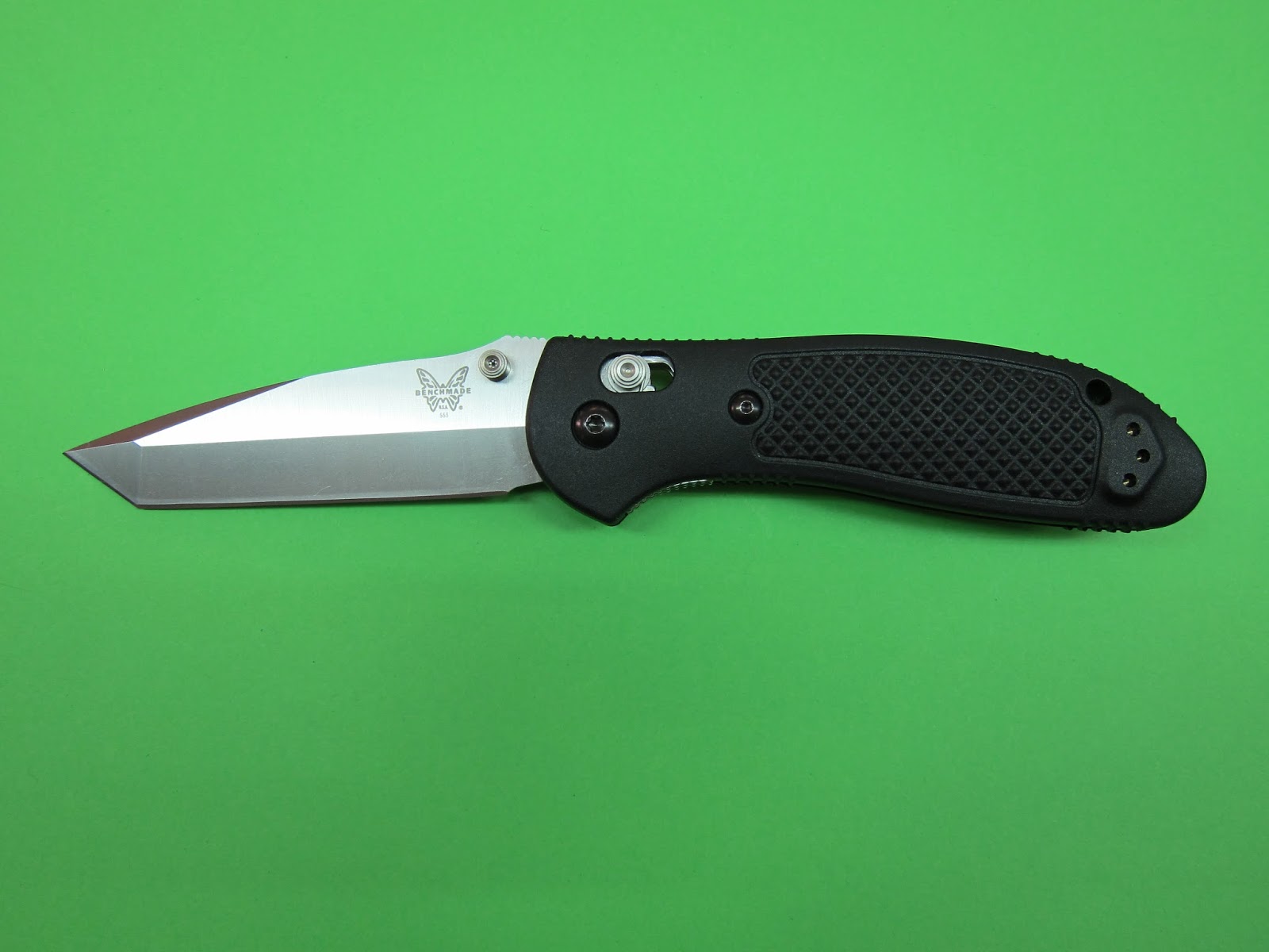 ARMAS BLANCAS 66: - BENCHMADE GRIPTILIAN 553