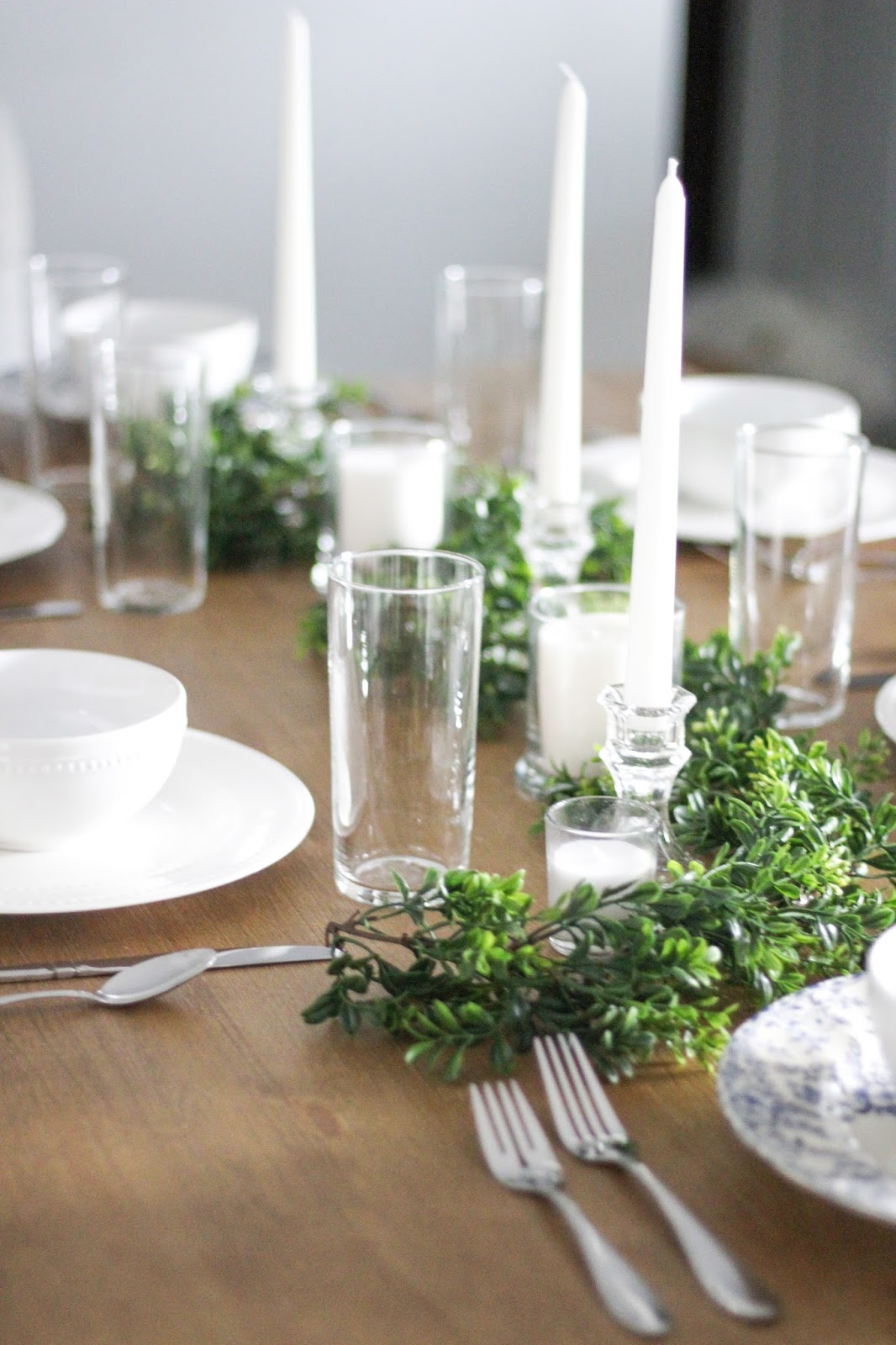 SIMPLE FARMHOUSE TABLESCAPE | A Classy Fashionista