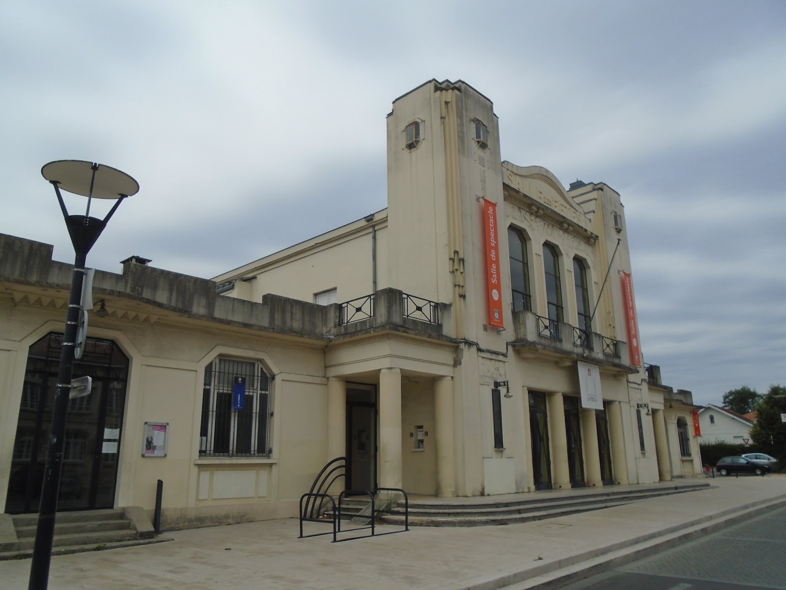 Architecture Moderniste et Art Deco en France: Salle des fêtes de la ...