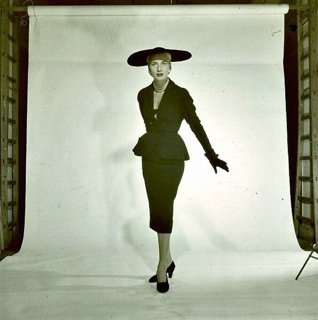 Stunning Fashion Photography by Walter Carone in the Early 1950s ...