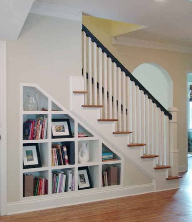 Regal für unter die Treppe