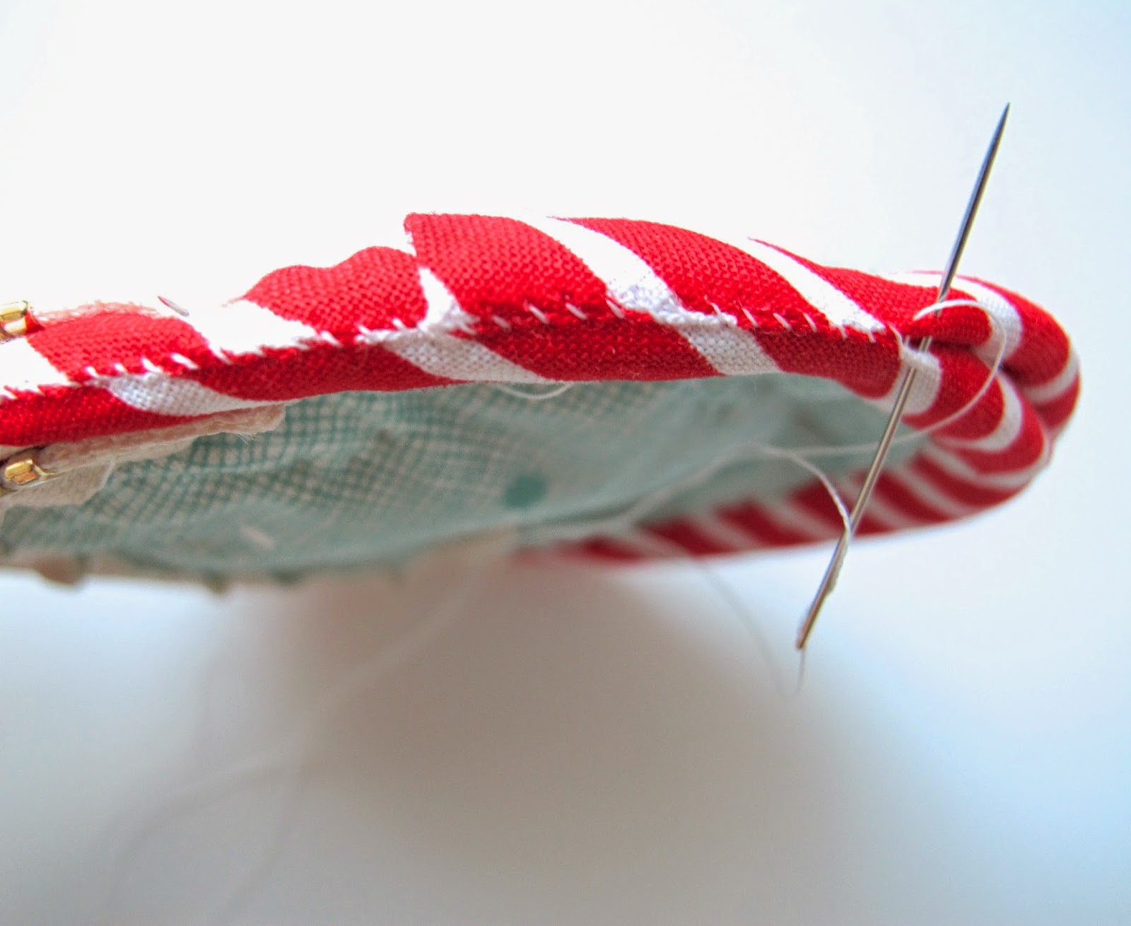 zakkaArt: Round zipper pouch step-by-step tutorial (a zakkaArt sewing kit)