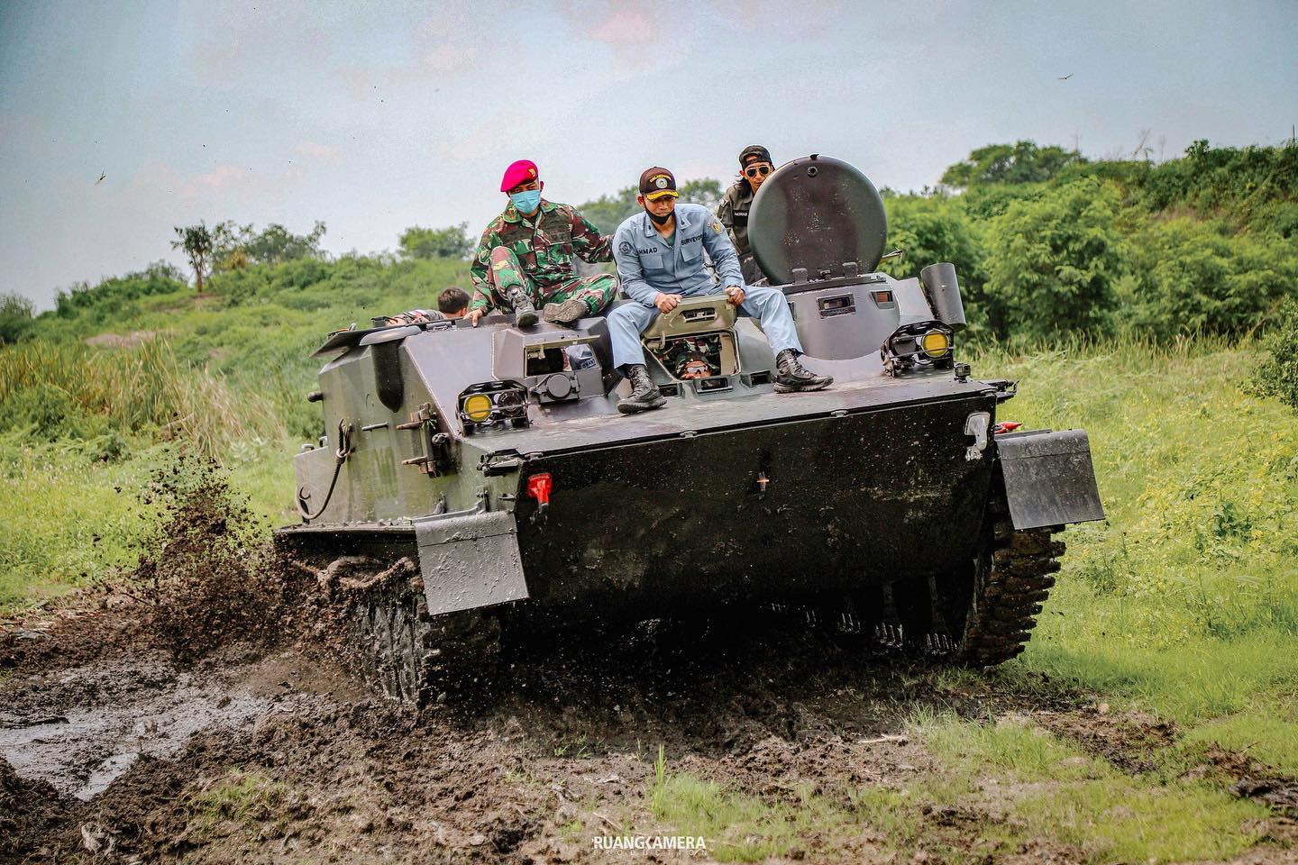 DEFENSE STUDIES: Lumindo Lakukan Final Test Ranpur BTR-50P(M)