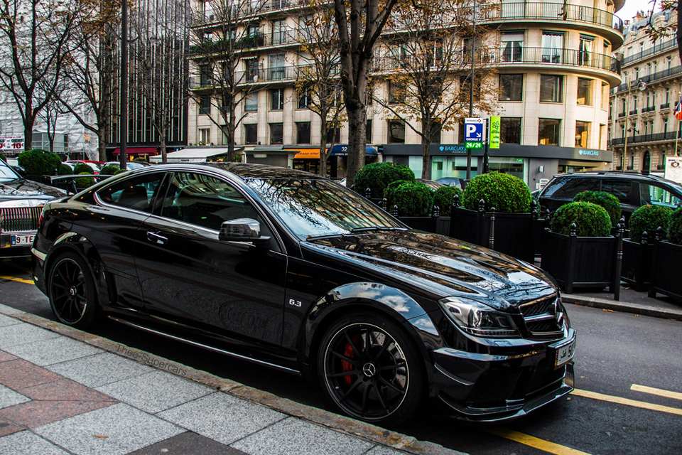 Mi Casa: Mercedes Benz C63 Black Edition