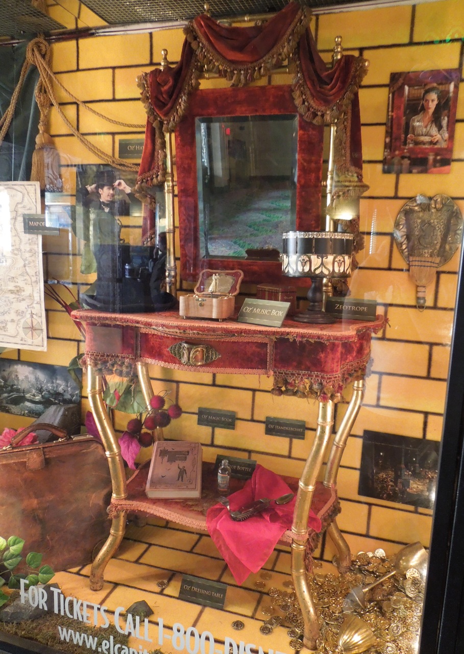 Hollywood Movie Costumes and Props: Original props featured in Oz The ...