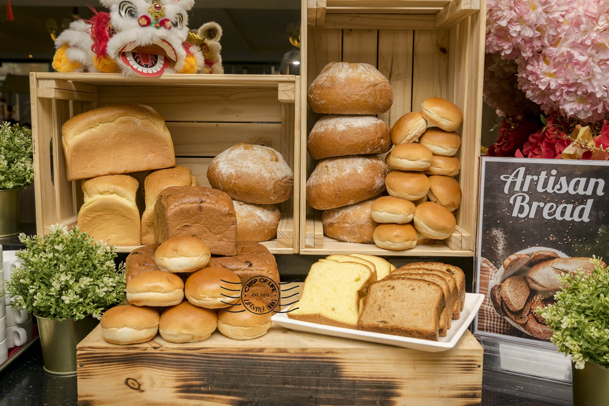 Iconic Hotel Auspicious Buffet Dinner Every Friday and Saturday - Crisp ...