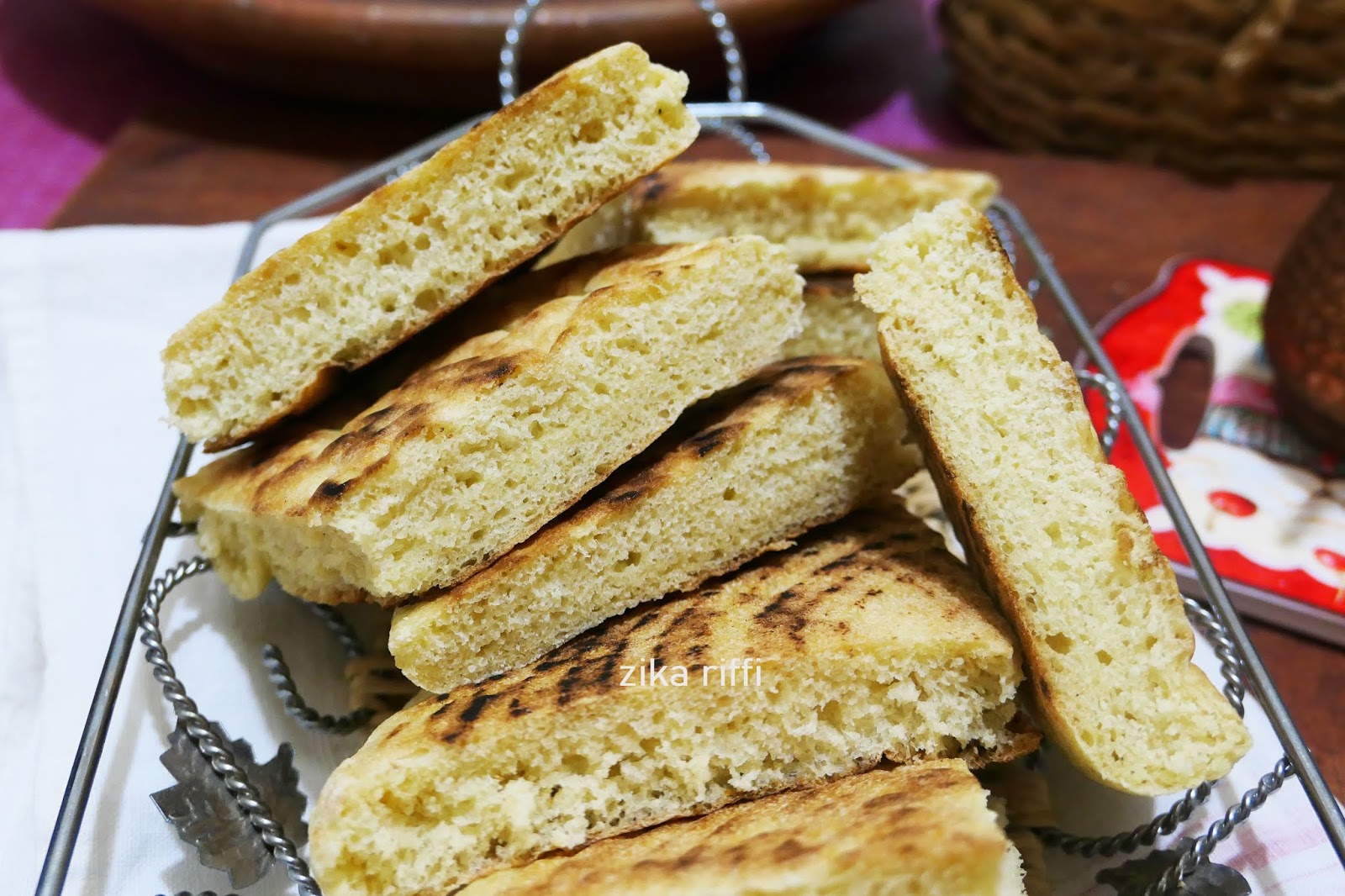 Matloue pour débutants, galette levée cuite sur papier cuisson, ramadan ...