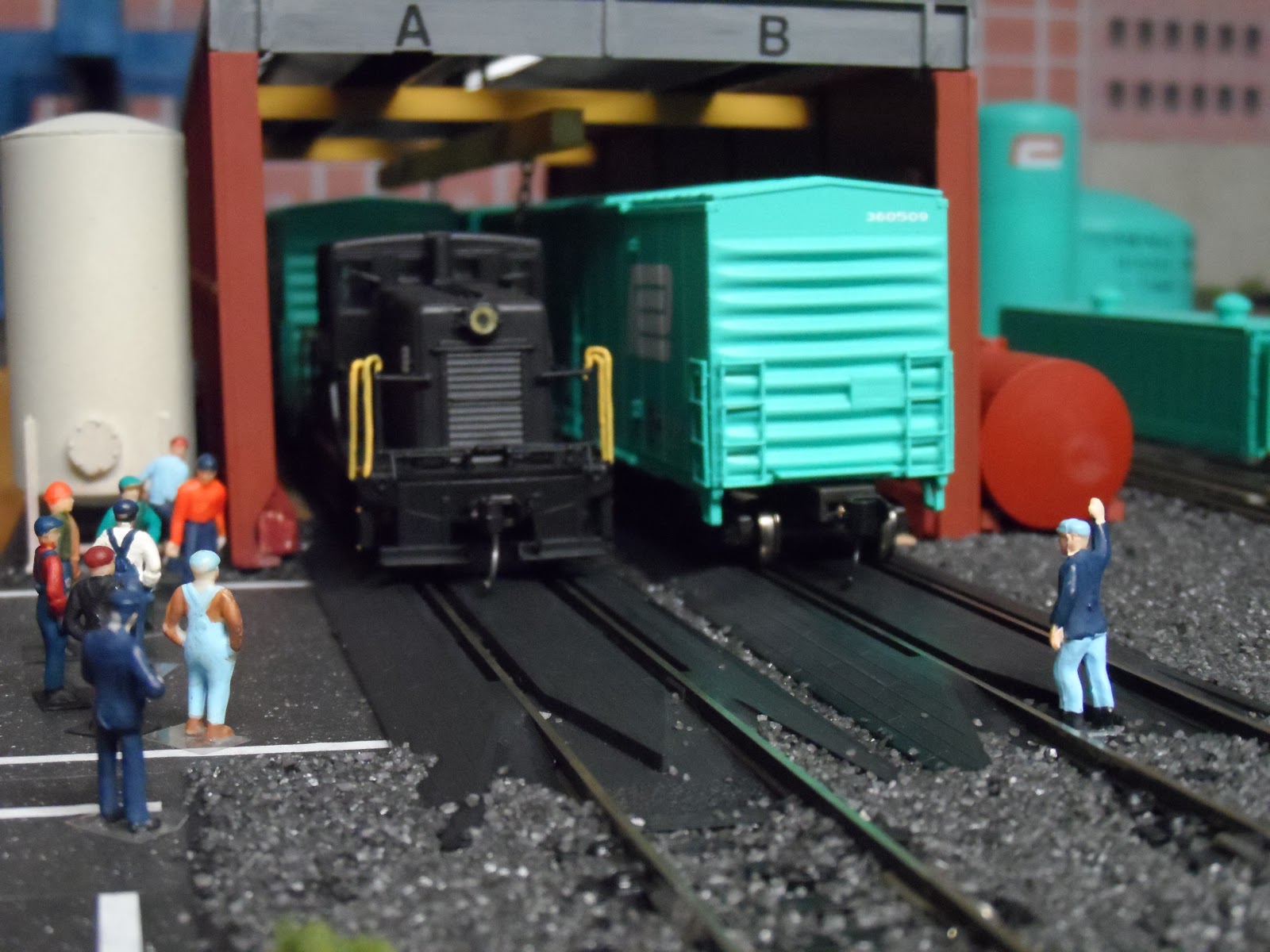 New York Central Train Layout: Another Joint APRR / NYCTL Paint Project