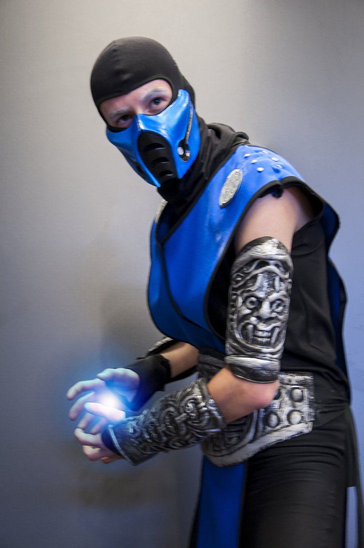 11 Mortal Kombat: Sub Zero Cosplay Costume Designs - Creative Cosplay ...