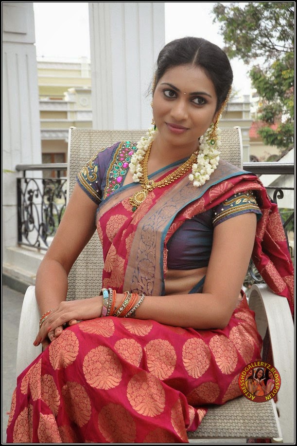 Actress HD Gallery: Siri sri Kannada movie Actress cute saree HD photo ...