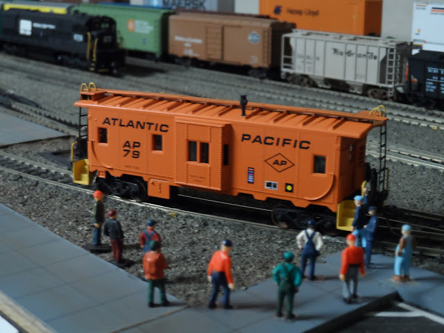 New York Central Train Layout: Athearn BB Gunderson Maxi-3 Project