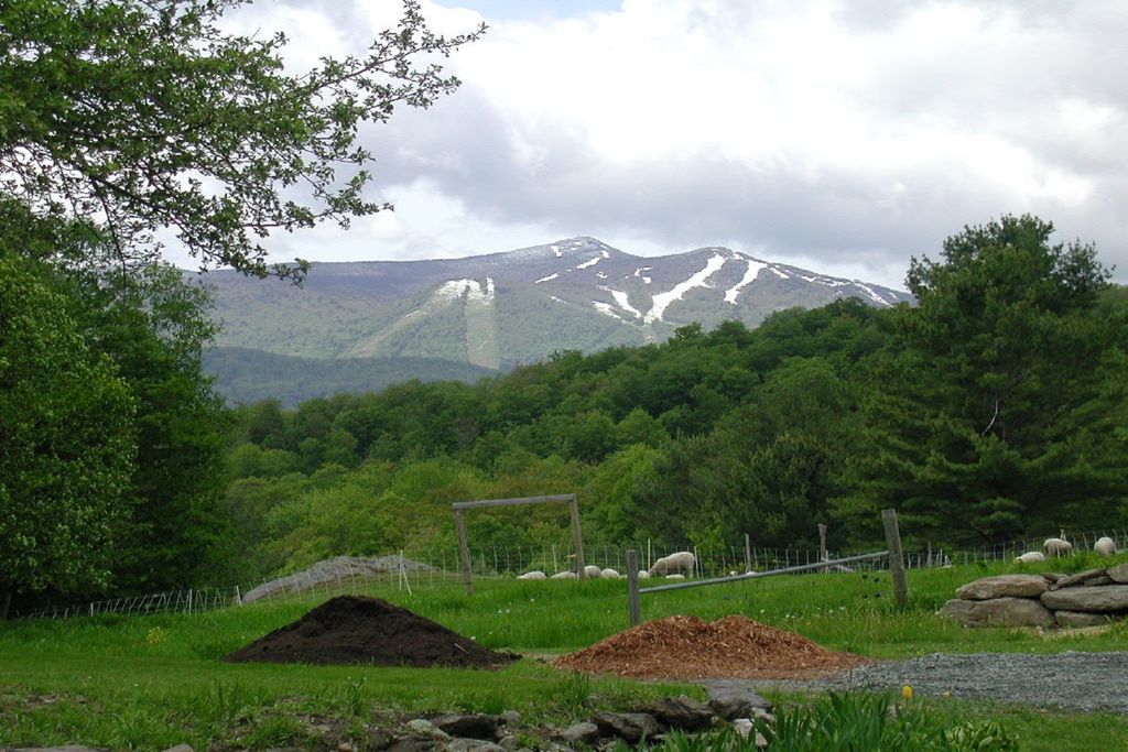 Sweet House Dreams: 1783 Antique Cape Cod in Bridgewater Corners, Vermont