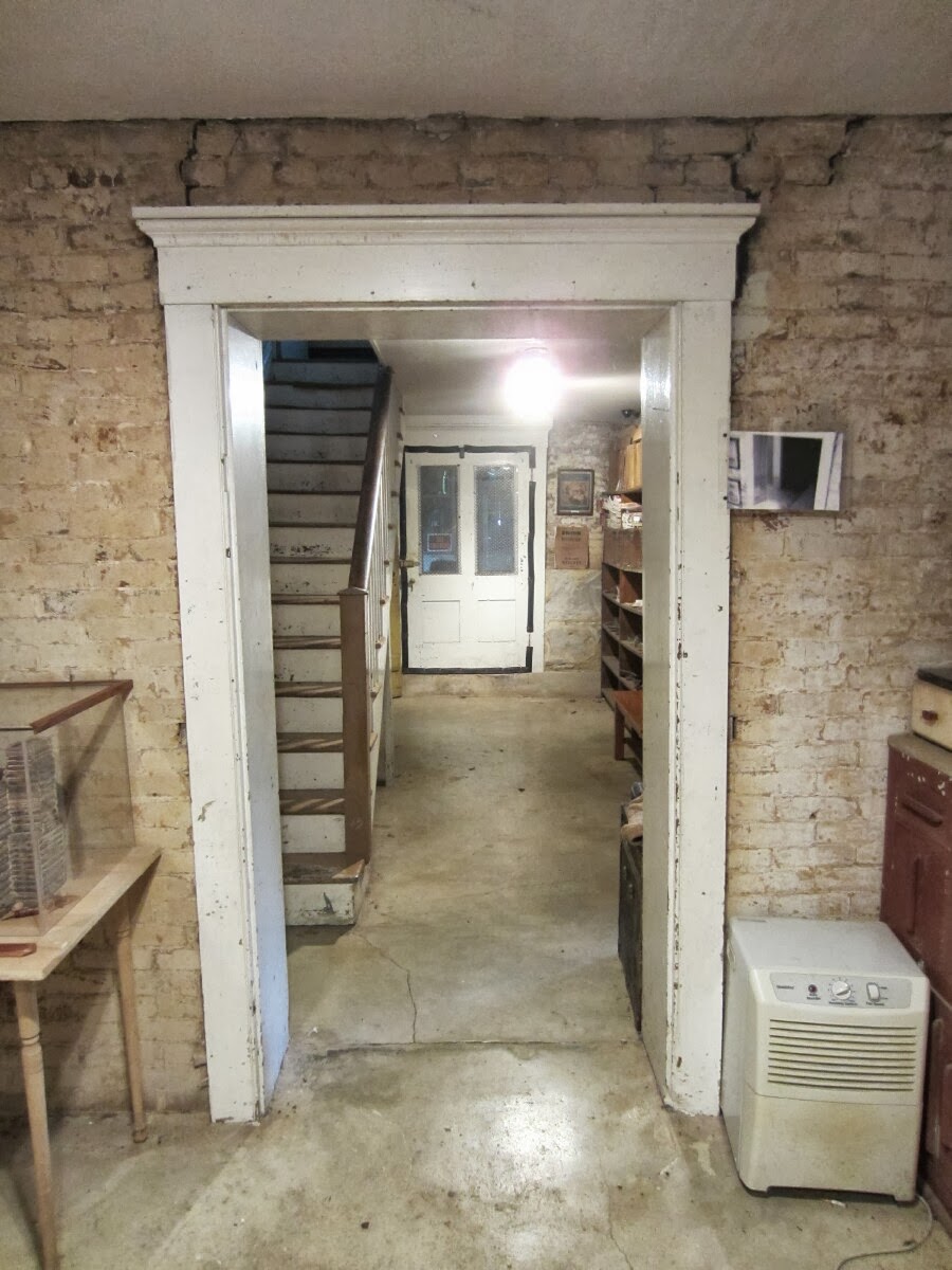 Bird's Yellow House: Antebellum Octagon Hall