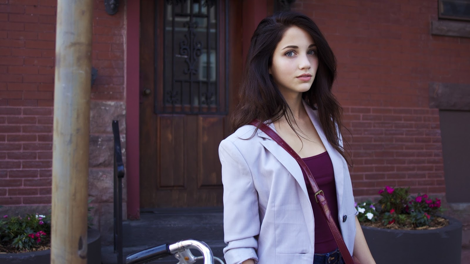 (updated)model Emily Rudd biography hot hd wallpaper - Hot and HD ...