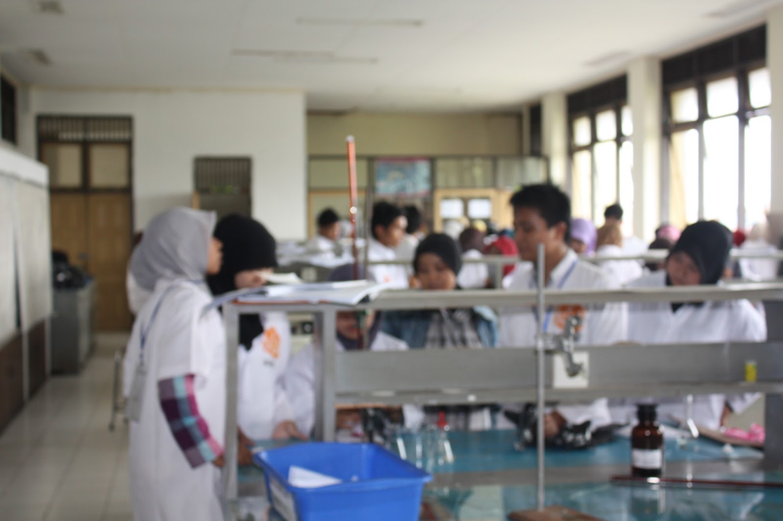 Tumbuhan Obat dan Sains: Kegiatan di Laboratorium Kimia UNP