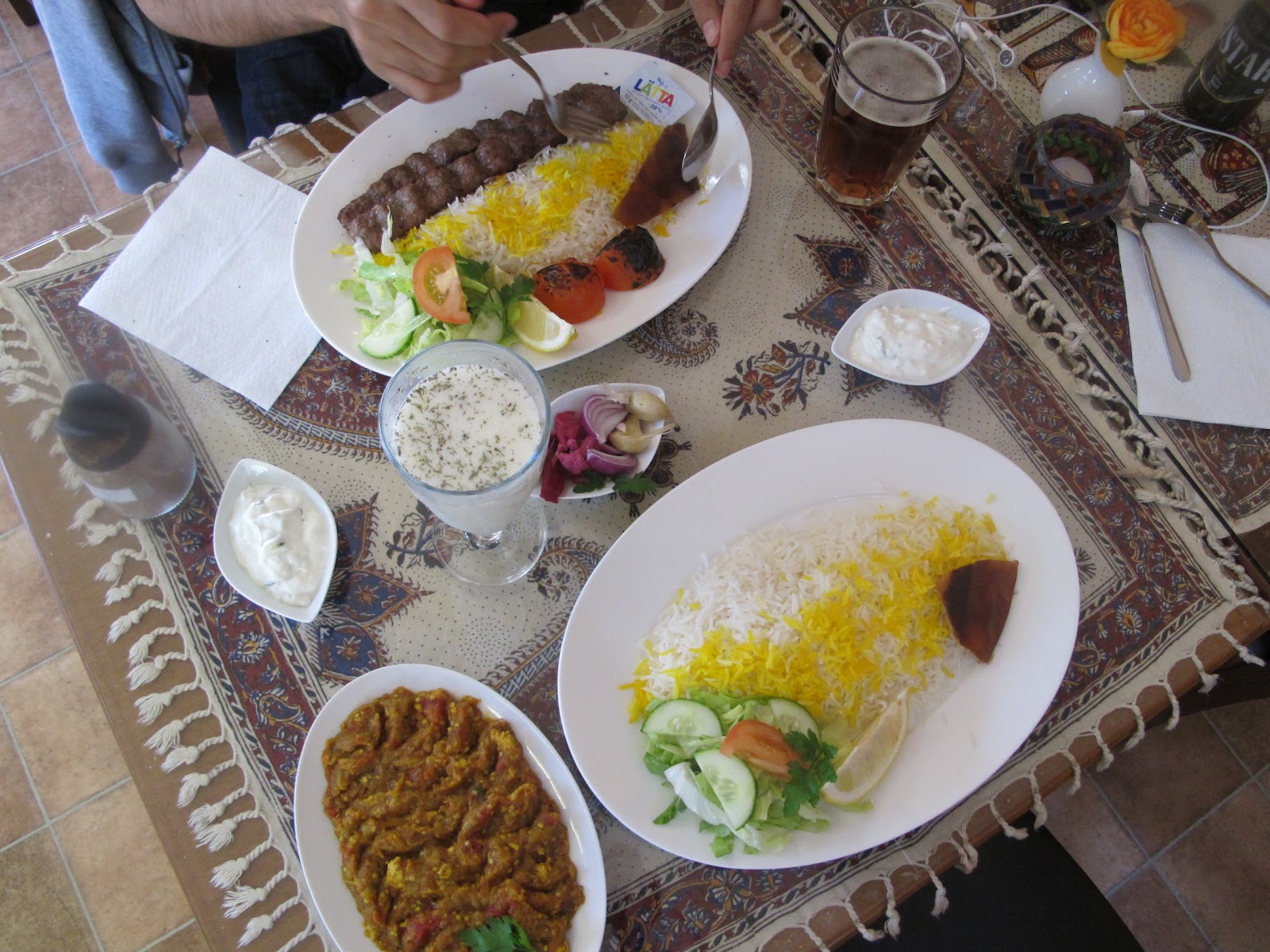 en smak av möten: persisk mat på fanous