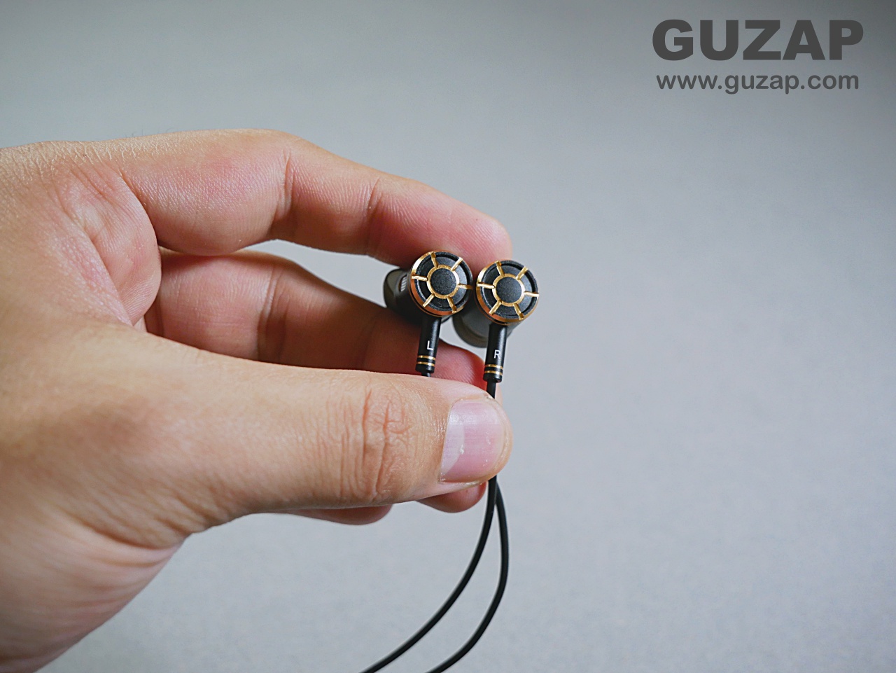 GUZAP: รีวิวหูฟัง 7-11 ราคาเพียง 199.- รุ่นใหม่เบสนุ่ม เสียงเพราะ เกินราคา