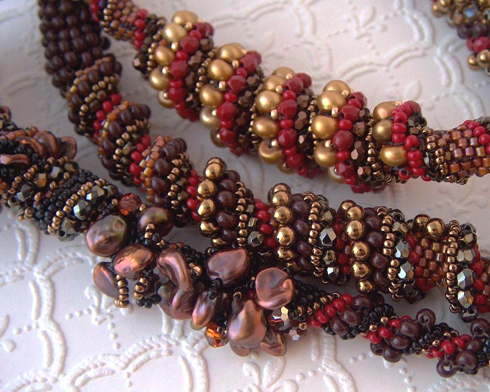 Malia's Virtual Sketchbook: Freeform Peyote Tutorial