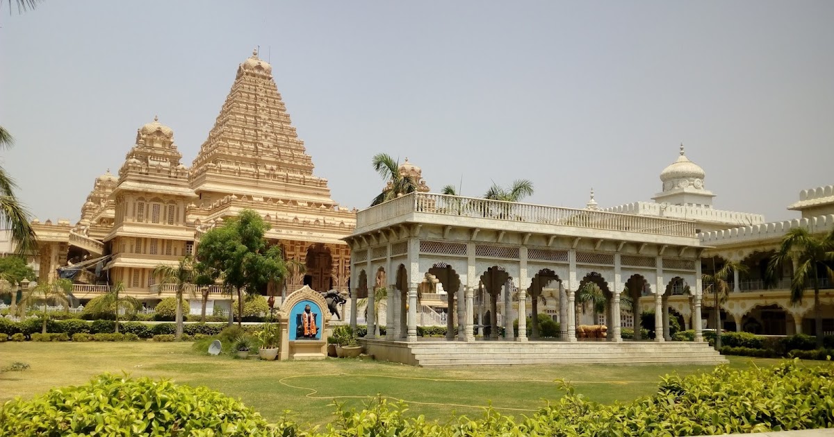 Chattarpur Temple Delhi - History, Location, timings - Delhi Ki Gouri