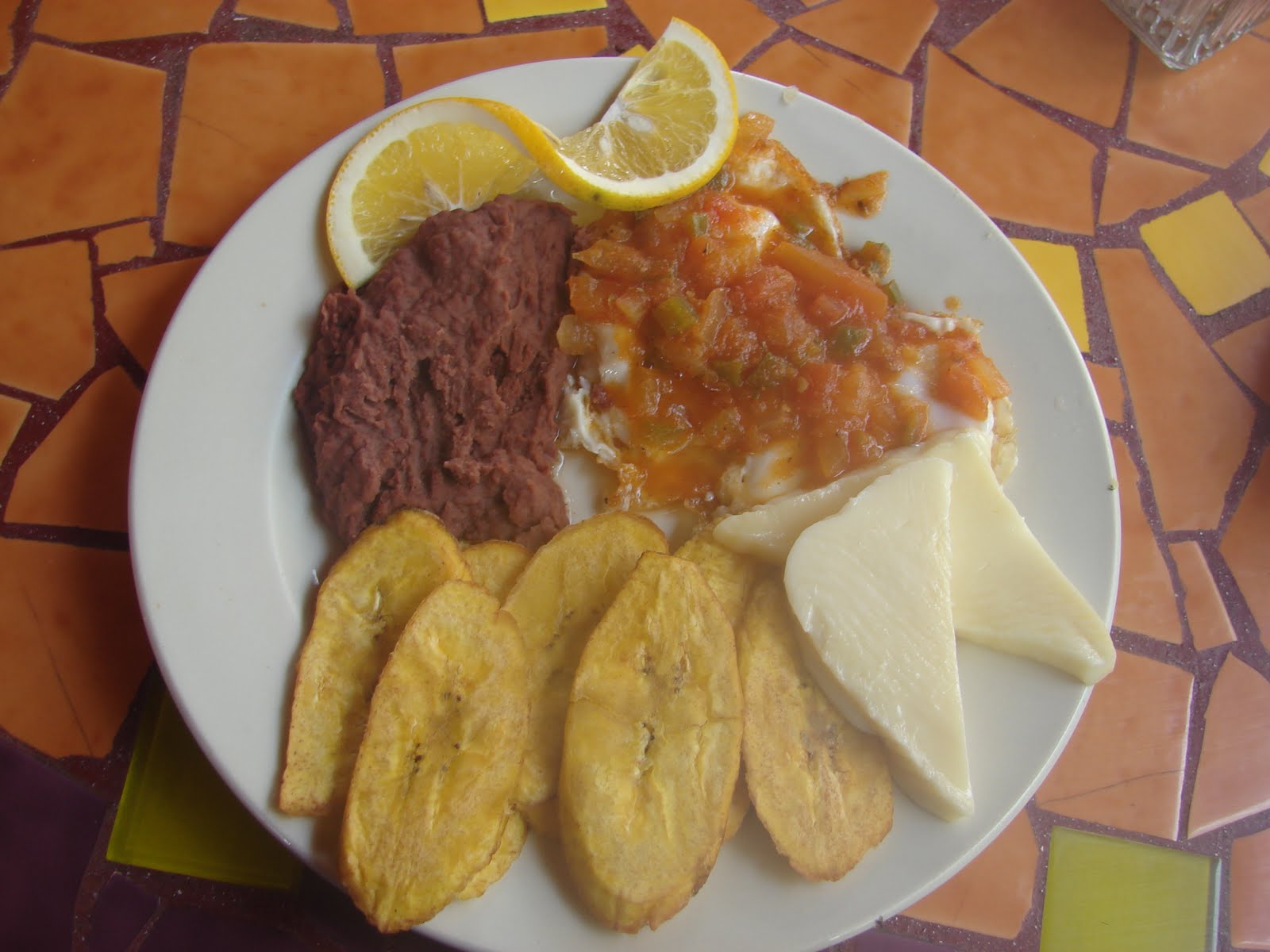 The Taste of Travel: Getting a Taste of Roatan, Honduras