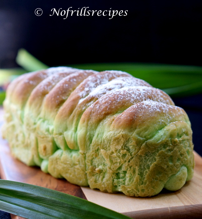Pandan Coconut Milk Bread ~ 香兰椰奶面包