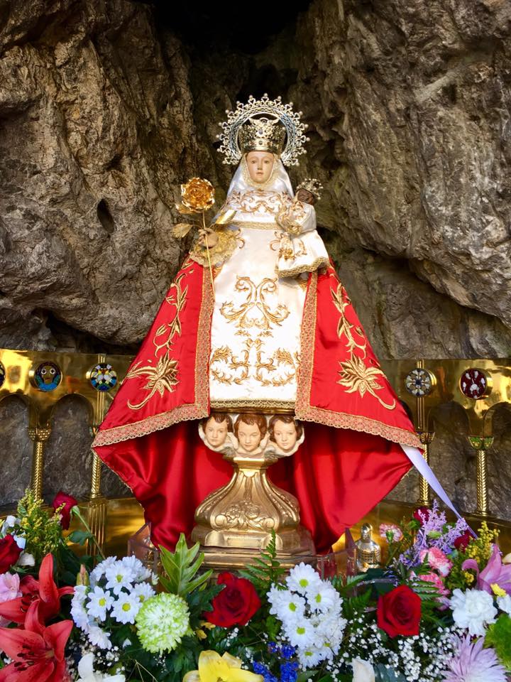FORMACIÓN COFRADE DE LOS ESTUDIANTES DE OVIEDO: Novena en honor de la ...