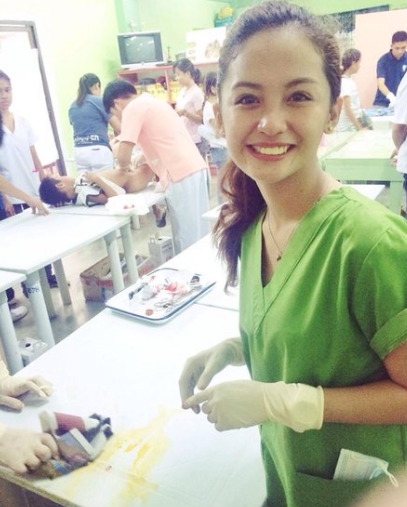 Doktor Sunat Paling Cantik Jadi Tumpuan Ramai Kaki Share