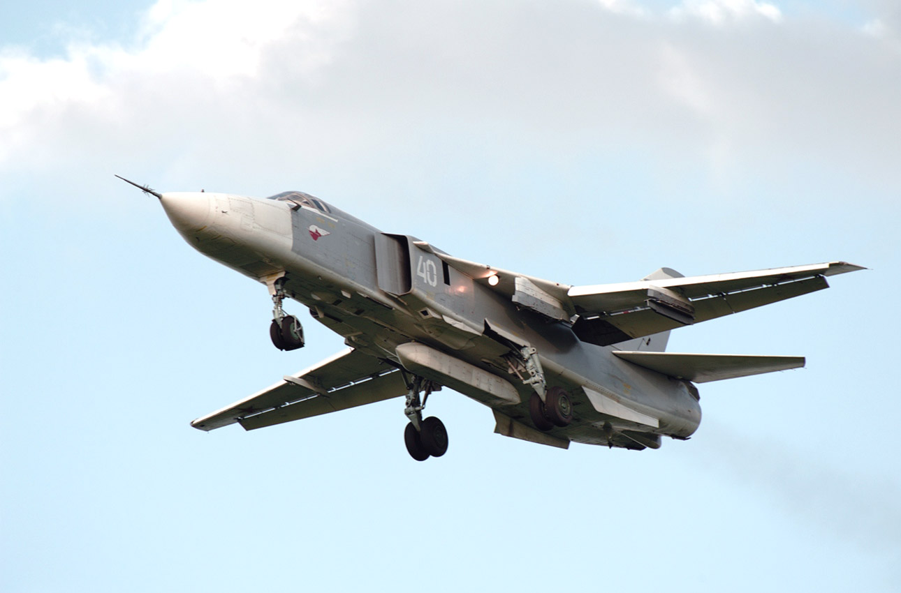 nhungdoicanh: Sukhoi Su-24MP Fencer-F