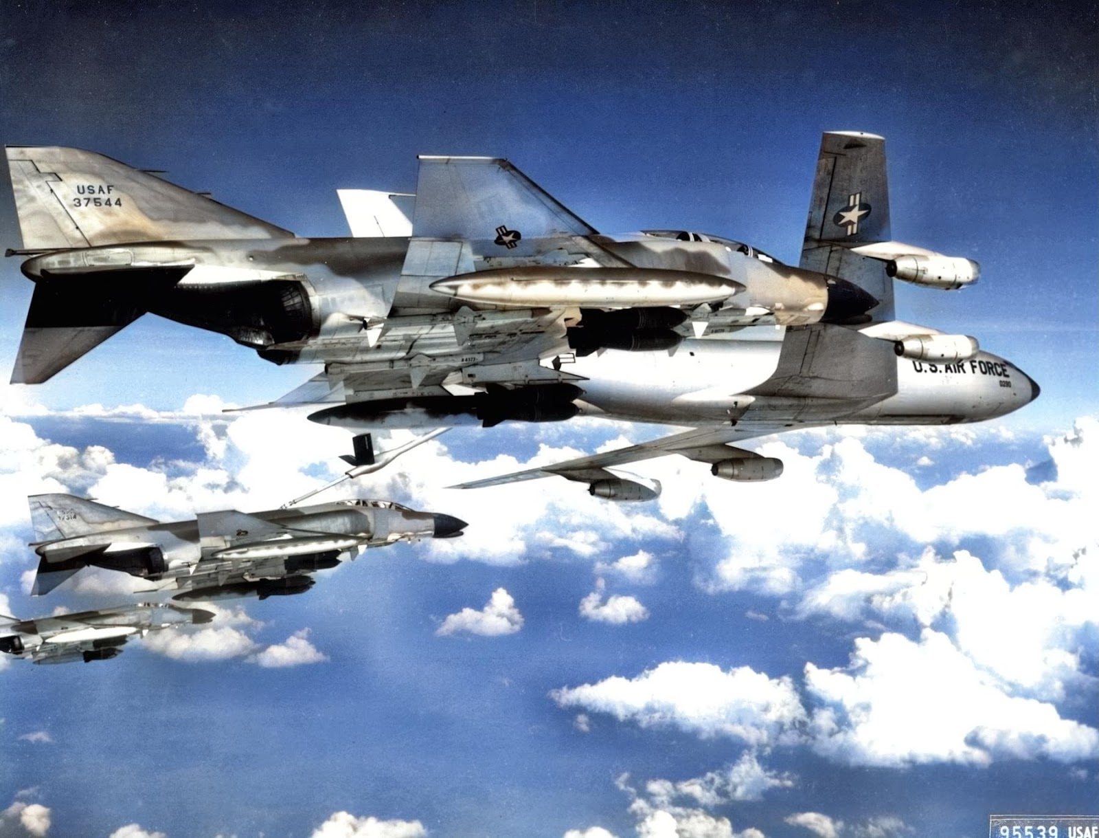 Full Frame: Stratospheric Workhorses : Singapore's KC-135R Aerial Tankers