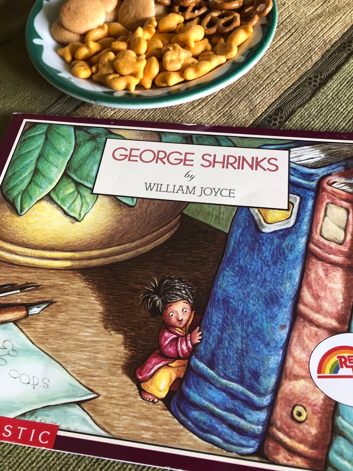 the marlowe bookshelf: George Shrinks