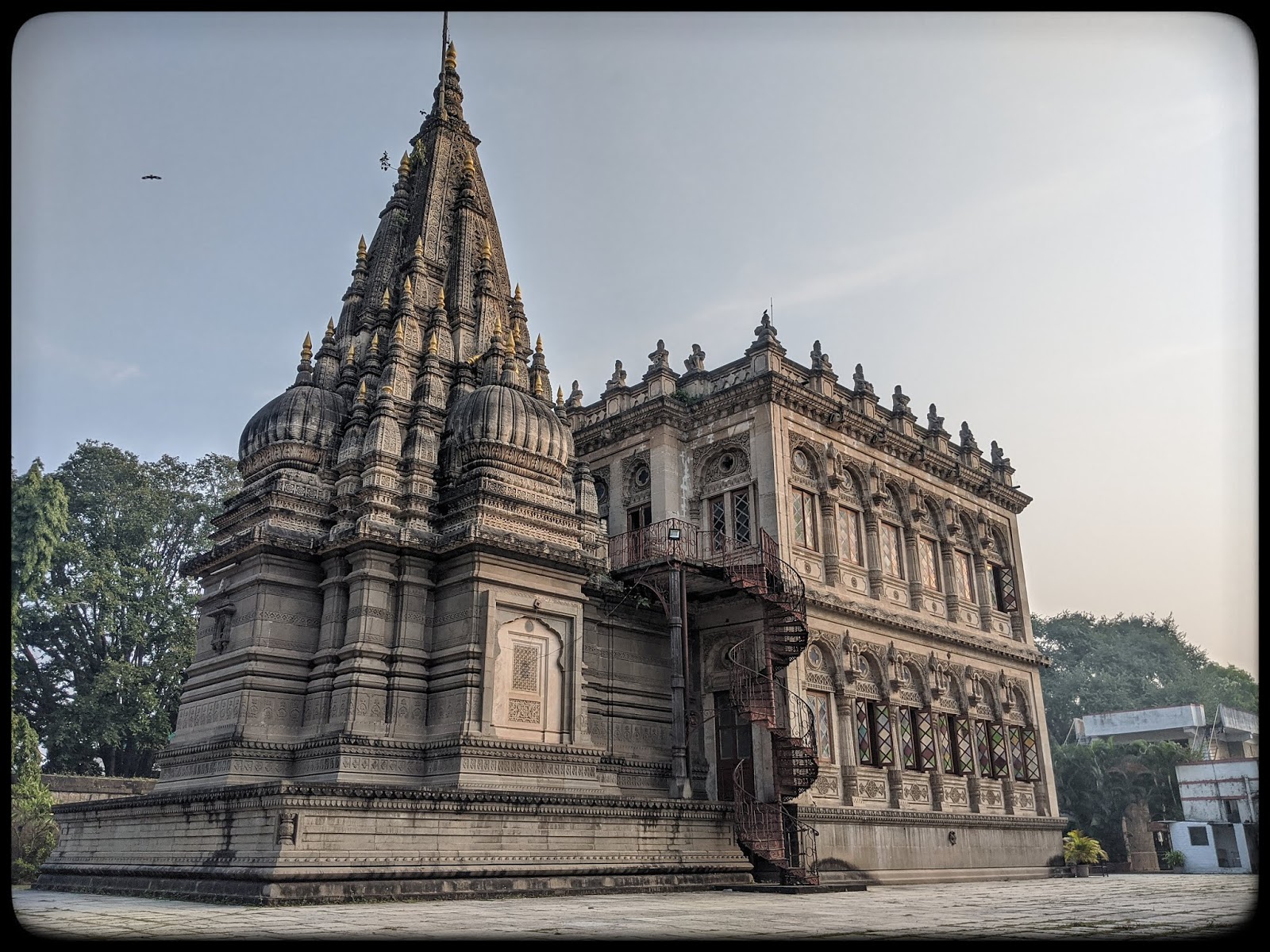 Travel blogs: Pune: Shinde Chhatri