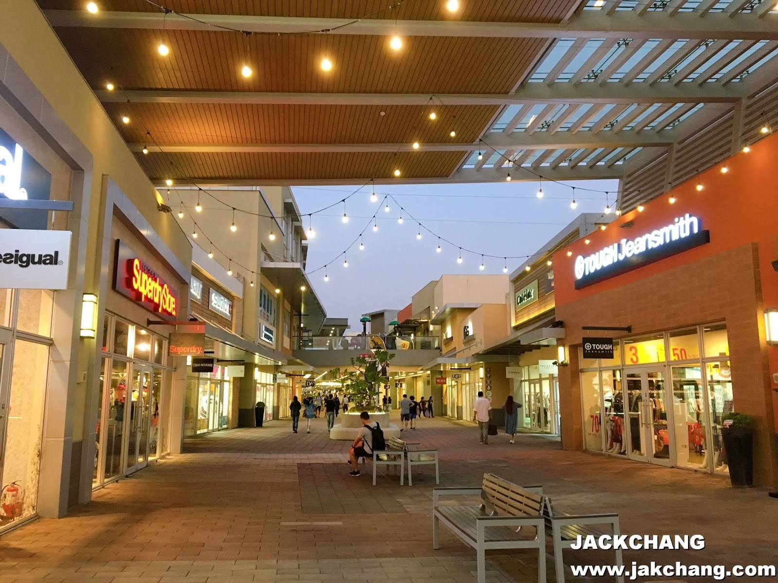 Life,Taoyuan-GLORIA OUTLETS-Taiwan's largest American outlet shopping ...