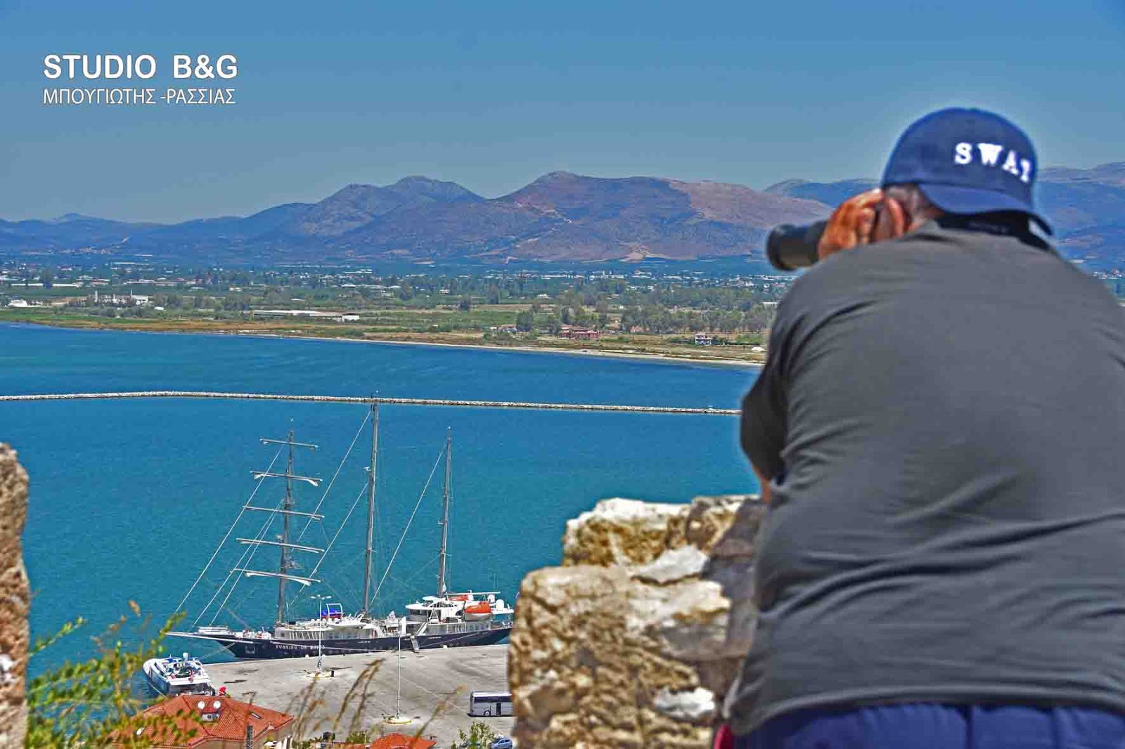 Φωτογραφία: ΤΟ ΤΡΙΚΑΤΑΡΤΟ ΙΣΤΙΟΦΟΡΟ "RUNNING ON WAVES» ΣΤΟ ΝΑΥΠΛΙΟ.