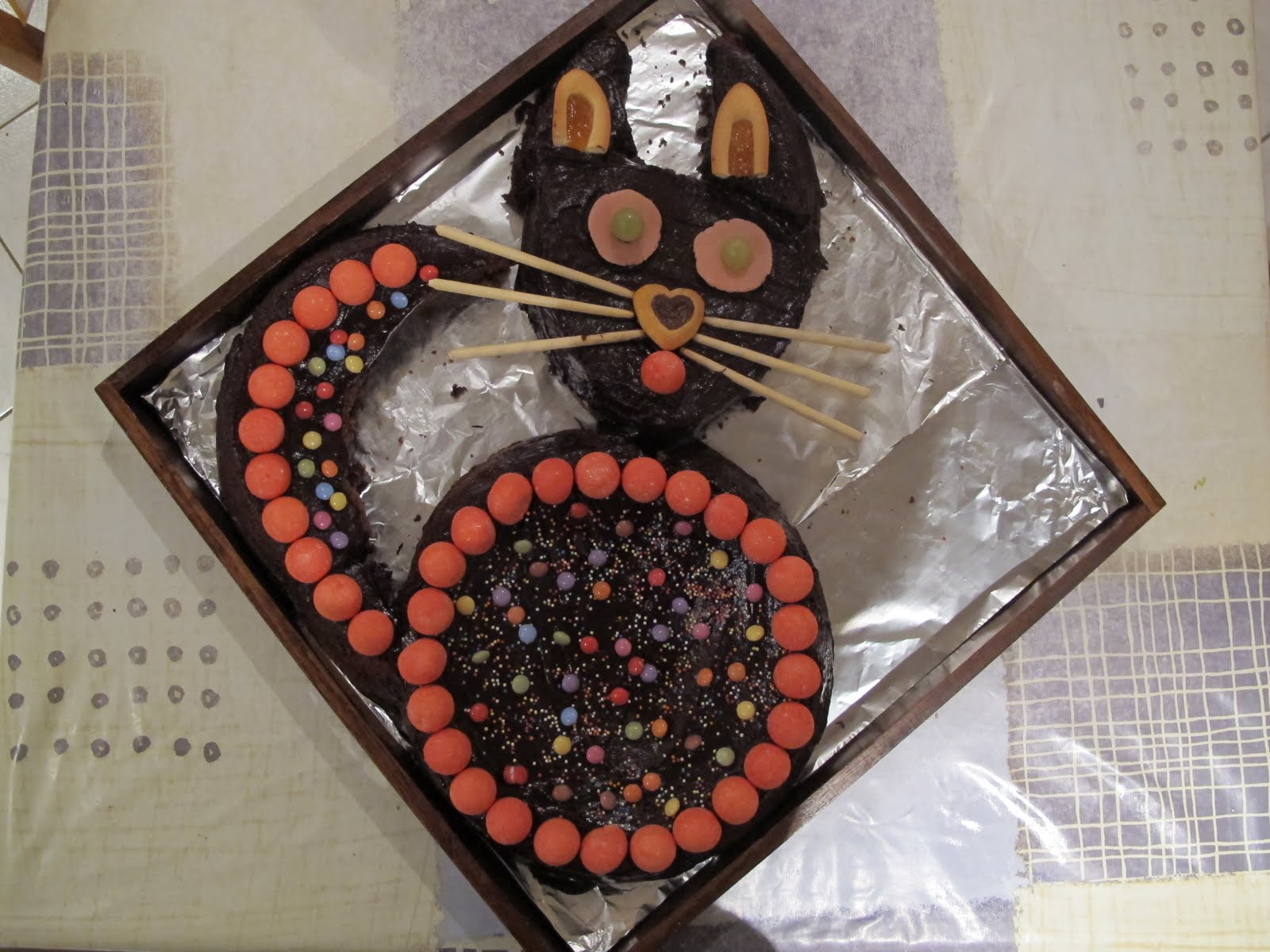 Les petits trucs d'Azraël...: Le gâteau-chat d'anniversaire.