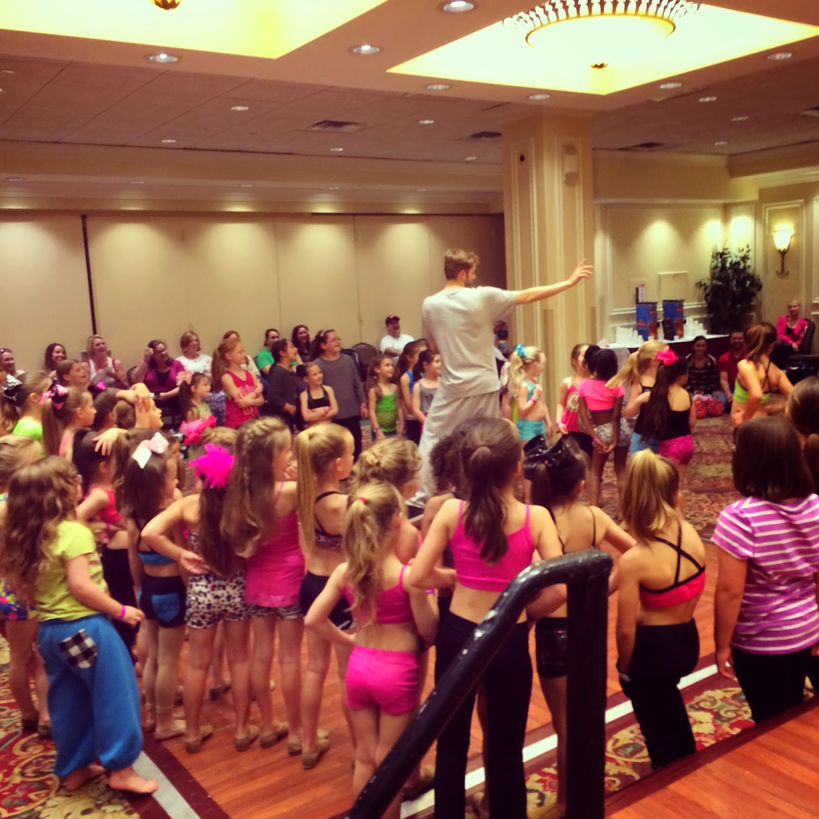 Mojoy: More...Dancing competition!