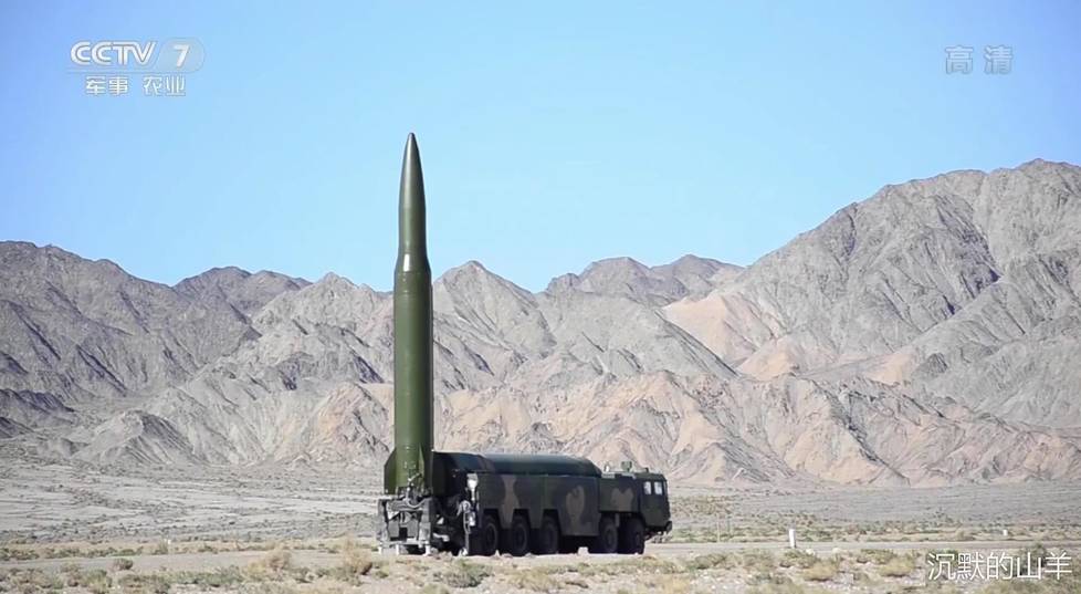 China Defense Blog: Photos of the day: DF-16 MRBM "unshelled"