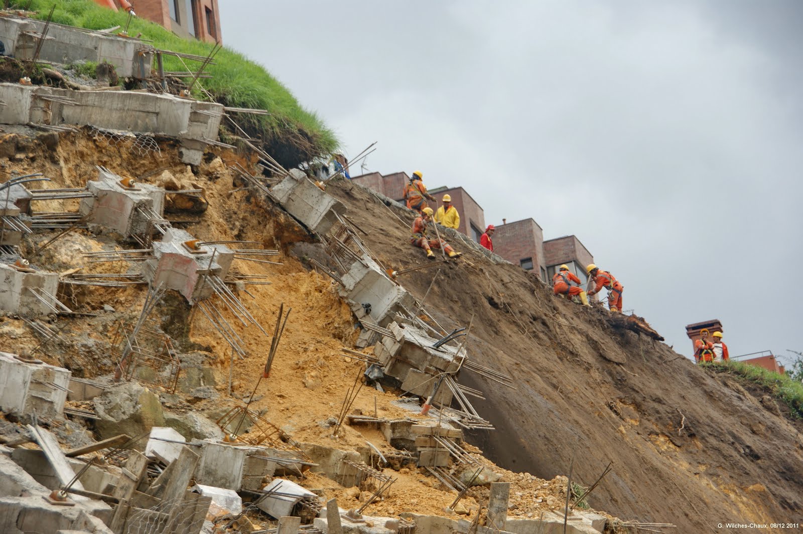 AGUACEROS Y GOTERAS: LO QUE VA DEL DERRUMBE Capítulo 12