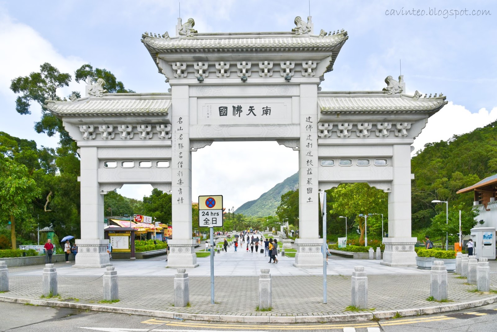 Entree Kibbles: Ngong Ping Piazza - Connection between Ngong Ping ...
