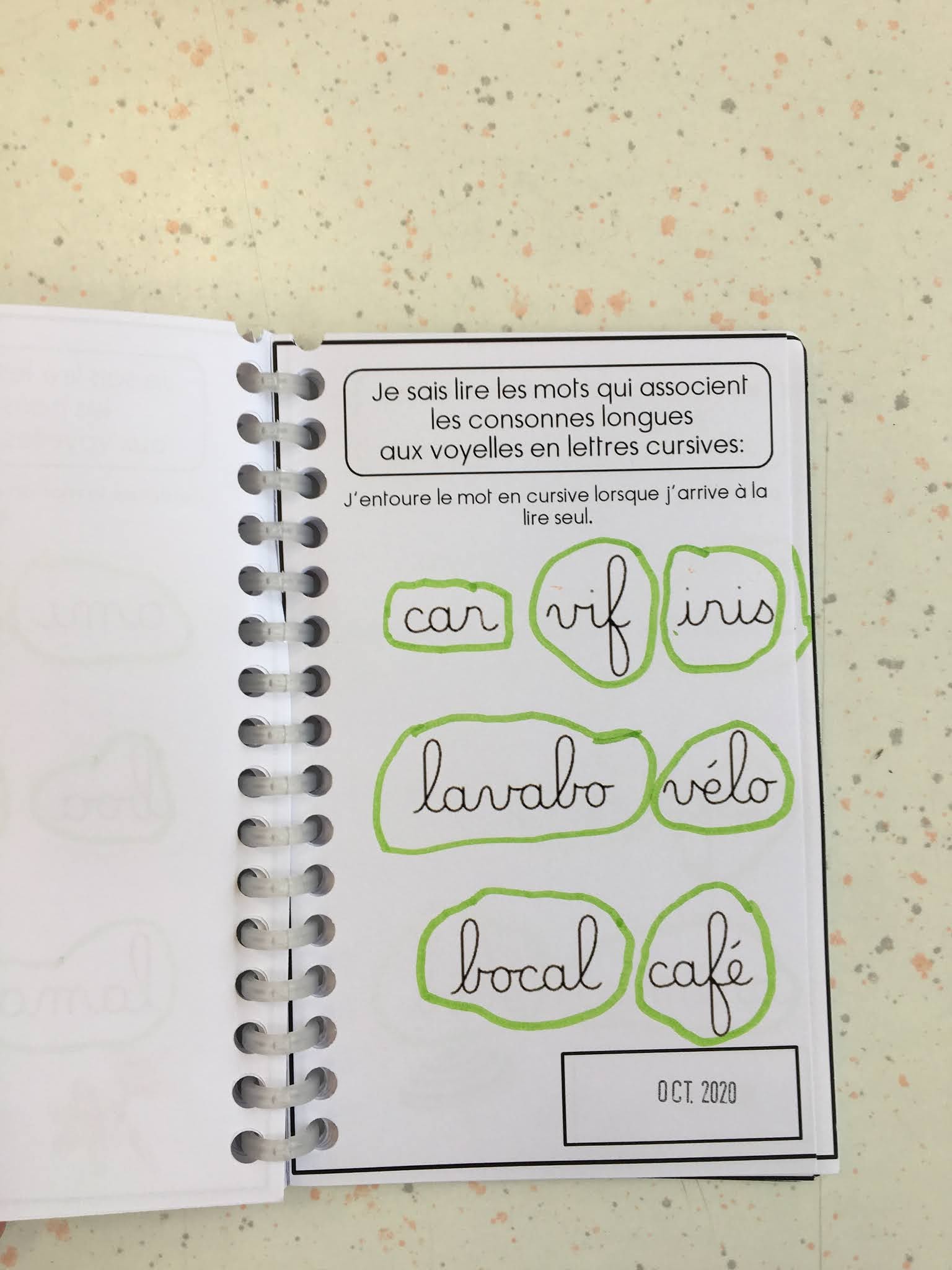 La maicresse à bicyclette: Cahiers de lecture de sons, syllabes, mots ...