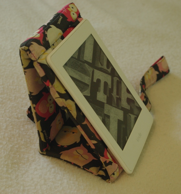 A Happy Valentine: My DIY Kindle Stand