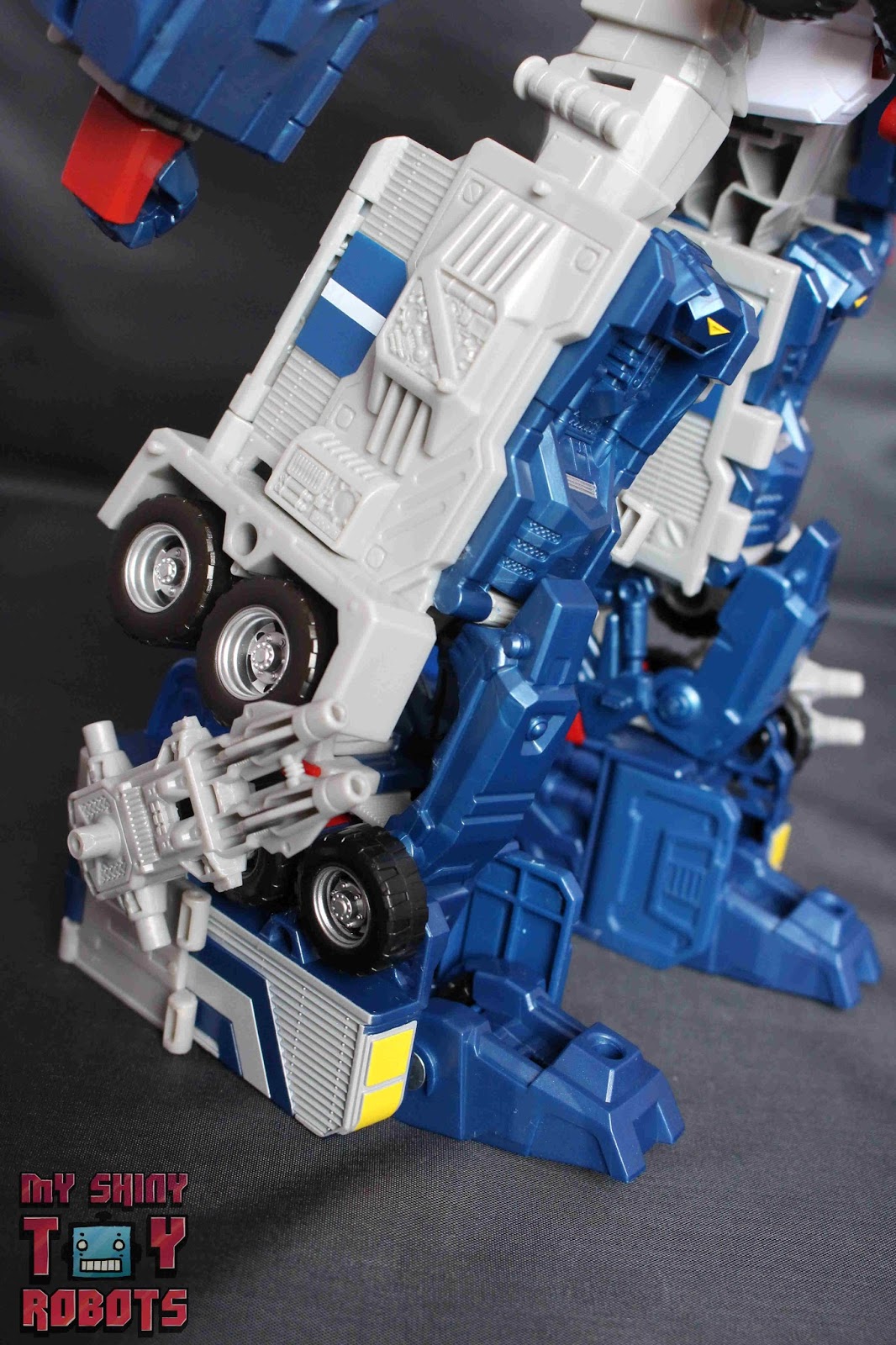 My Shiny Toy Robots: Toybox REVIEW: Transformers Legends LG-42 Godbomber