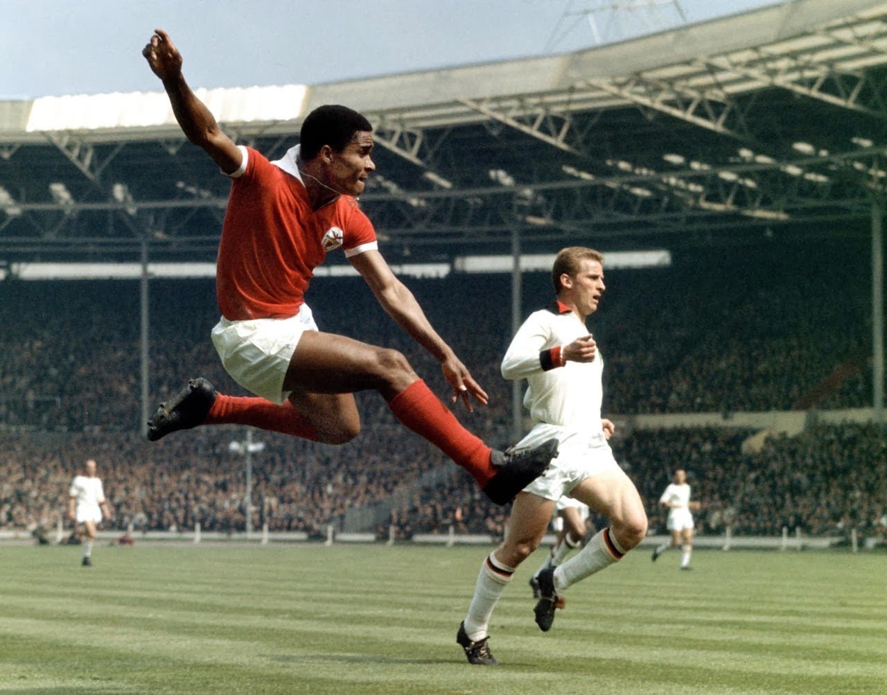 ACCESS TO HISTORY BLOG: EUSEBIO - A TRUE SPORTING LEGEND