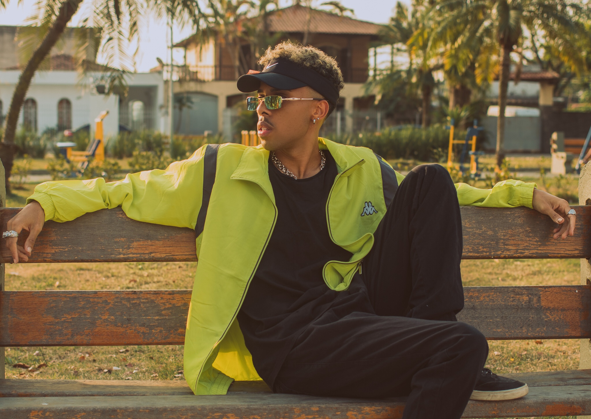 Rodeado de chamas, Foltran traz dança e sensualidade em seu novo ...