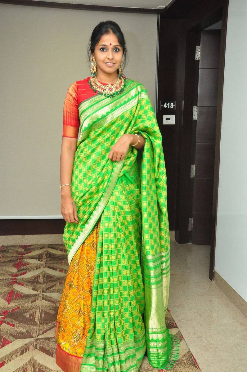 Singer Smitha Latest Hot Glamourous PhotoShoot Images At Liver ...