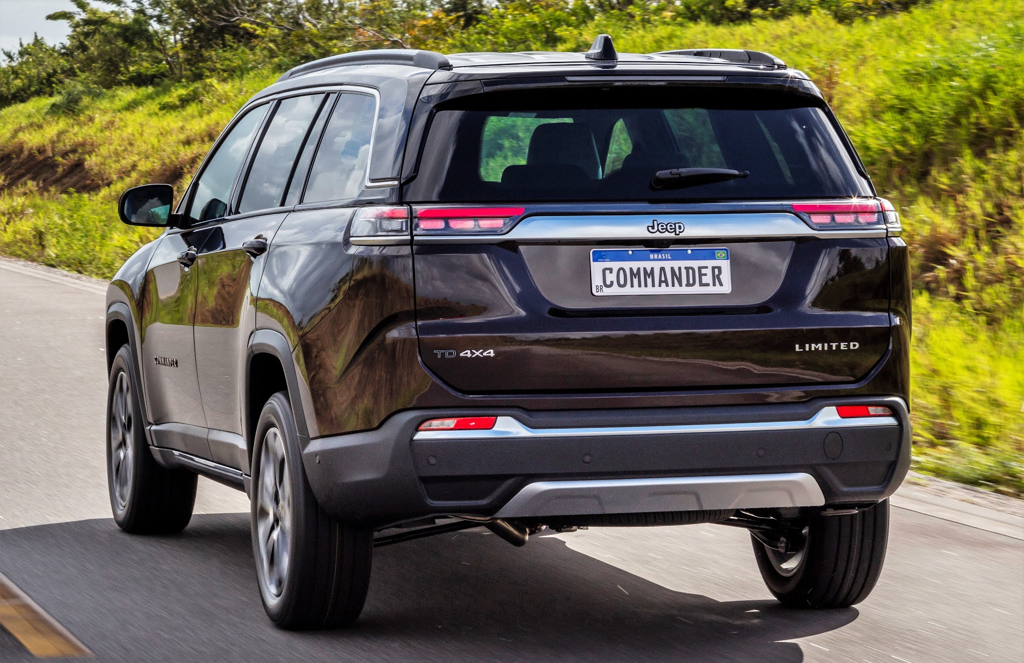 Jeep Commander chega ao Brasil em quatro versões, partindo de R$ 199.990